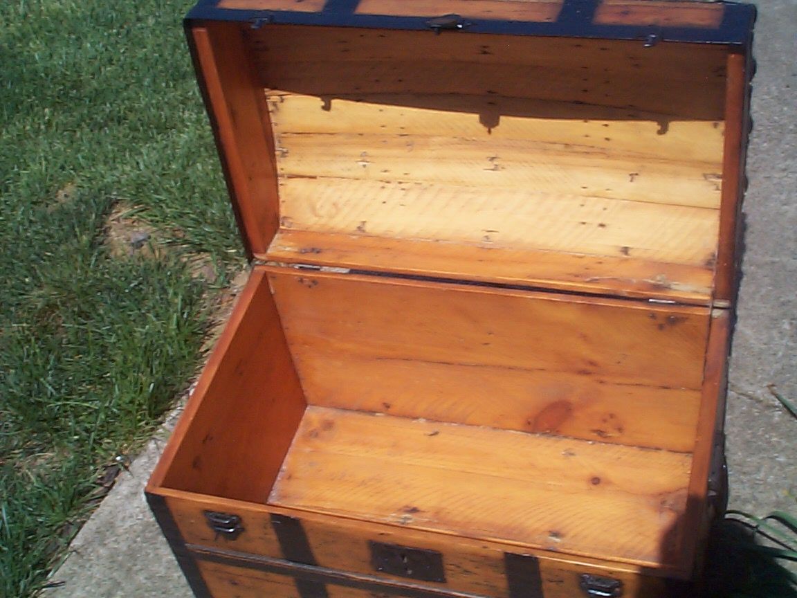 808 Restored Antique Trunks For Sale | Dome Tops Humpbacks Flat Tops ...
