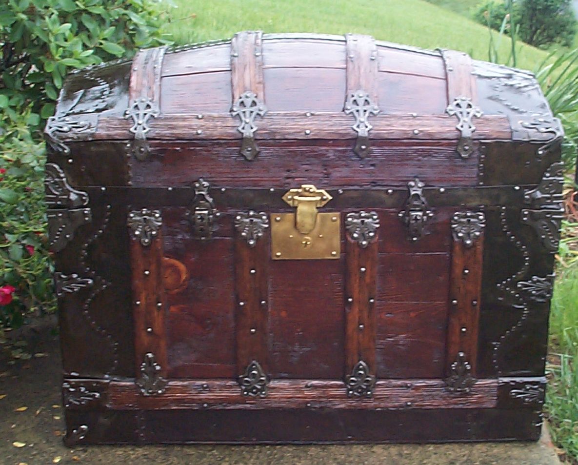 RESTORED ANTIQUE TRUNKS FOR SALE largest Worldwide Availability and ...