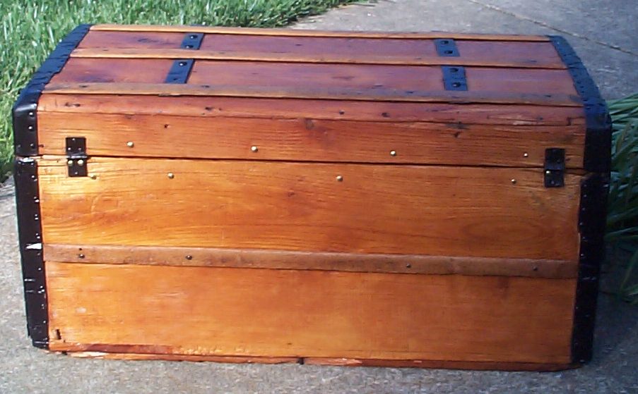 660 Restored Antique Trunks For Sale | Dome Tops Humpbacks Flat Tops ...